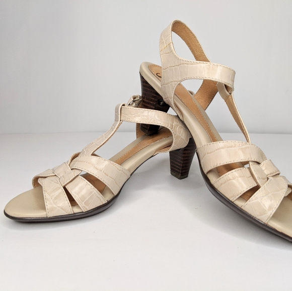 Sofft | Shoes | Sofft Sandals Off White Snake Skin Appearance | Poshmark